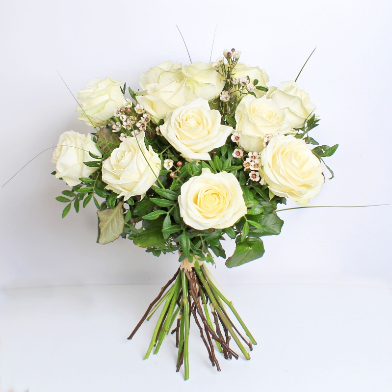 12 White Rose Bouquet – buy online or call 023 8044 0011